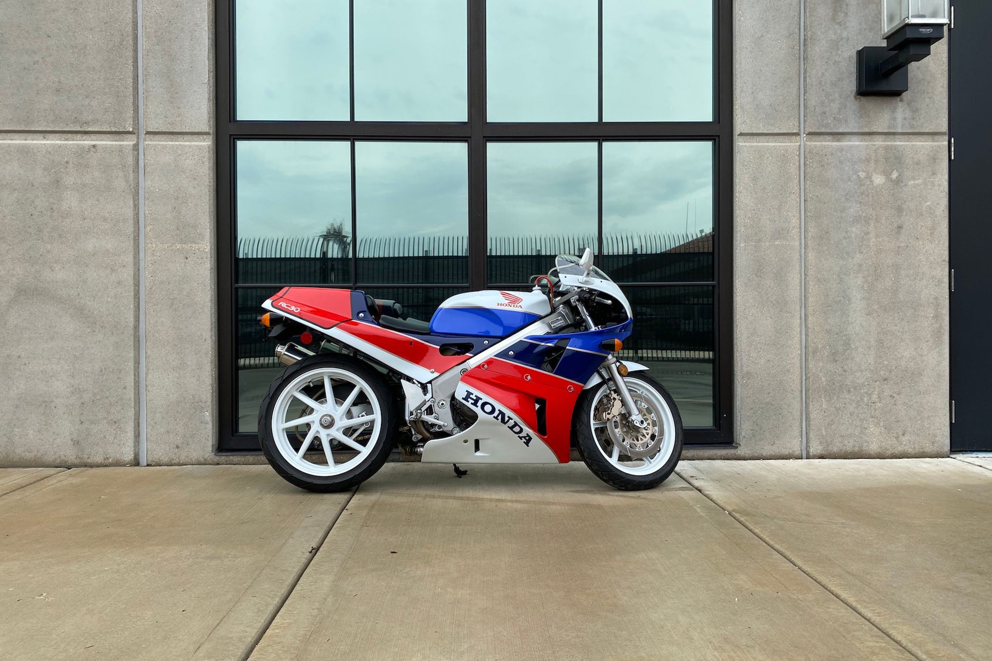 1990 Honda VFR750R Type RC30 Sold | Mouse Motors